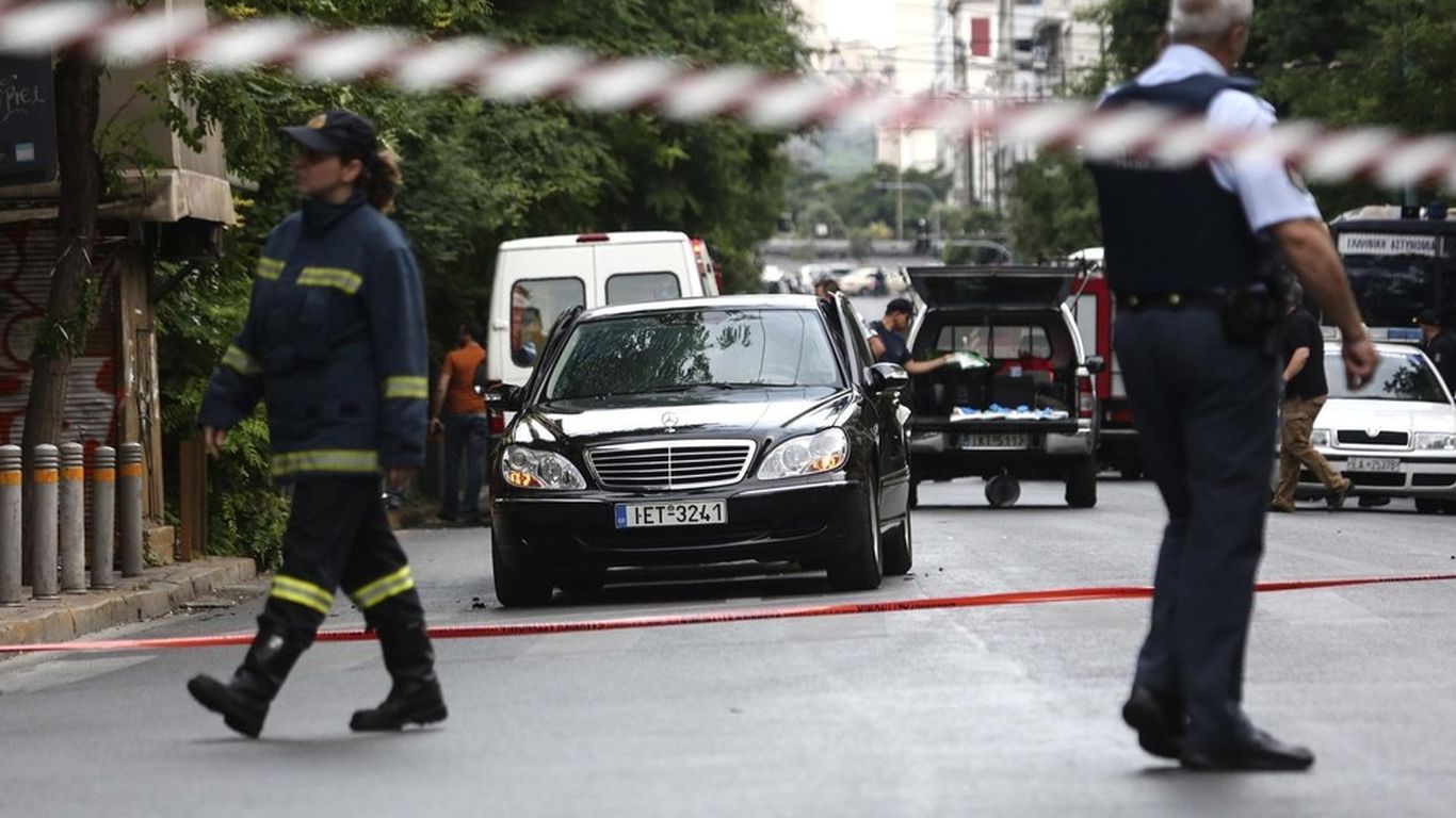 Former Greek PM wounded in "bomb attack"