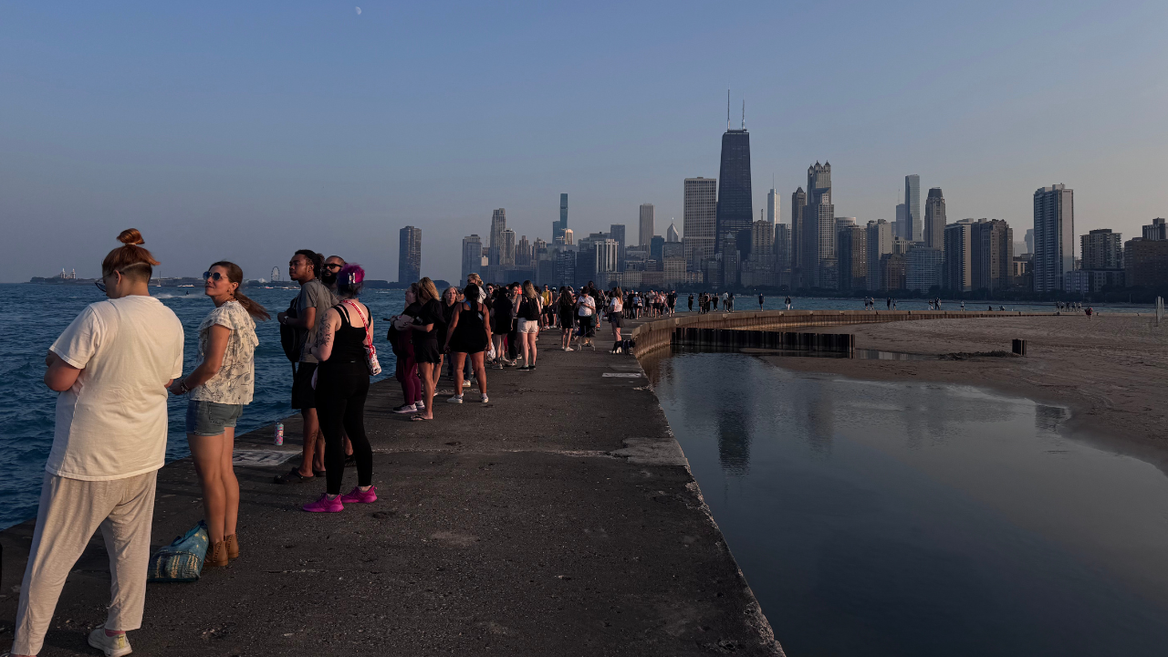 Chicago's Scream Club offers emotional support - Axios Chicago