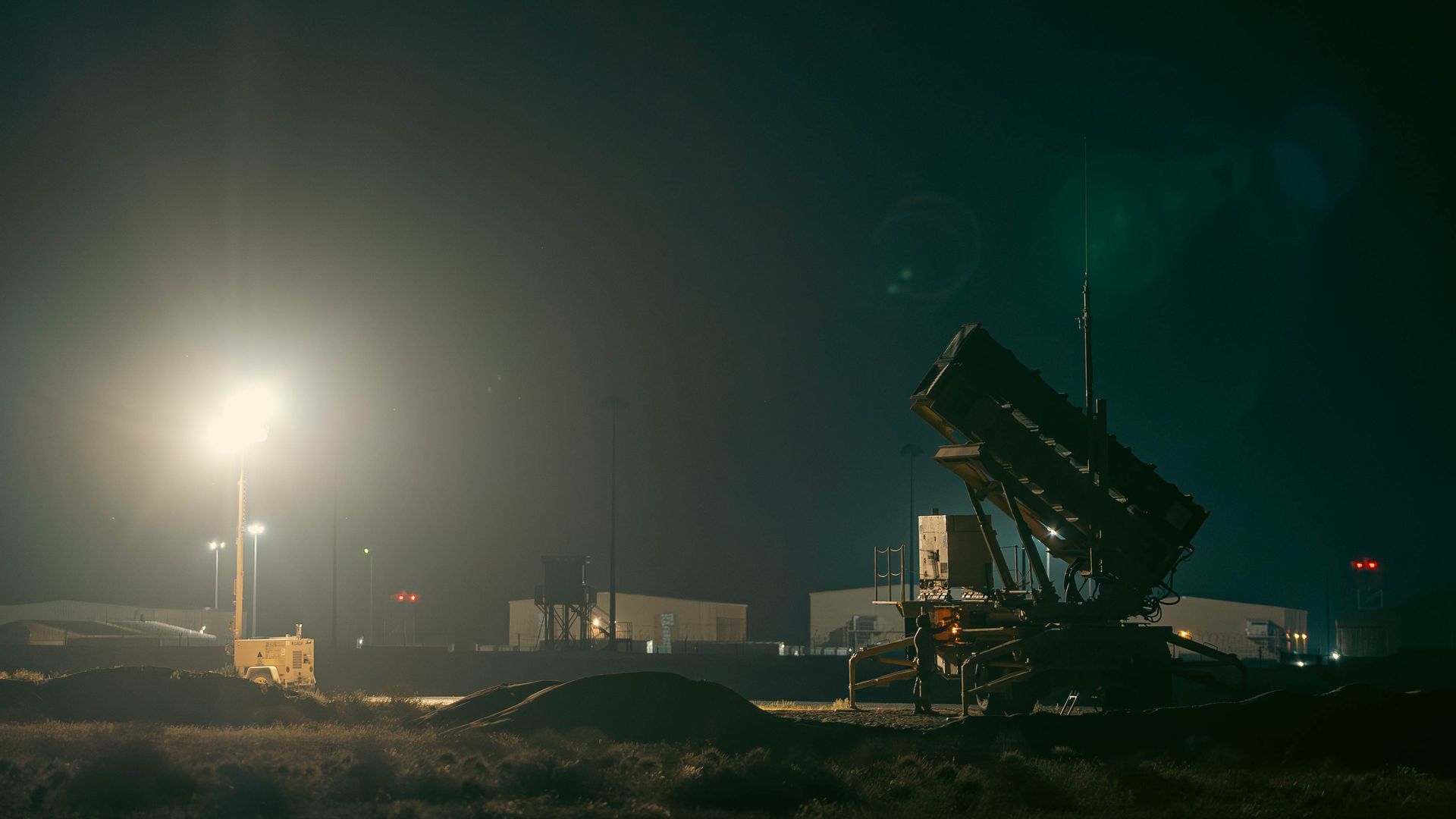 U.S. moves Patriot defenses to Middle East with dozens of C-17 flights