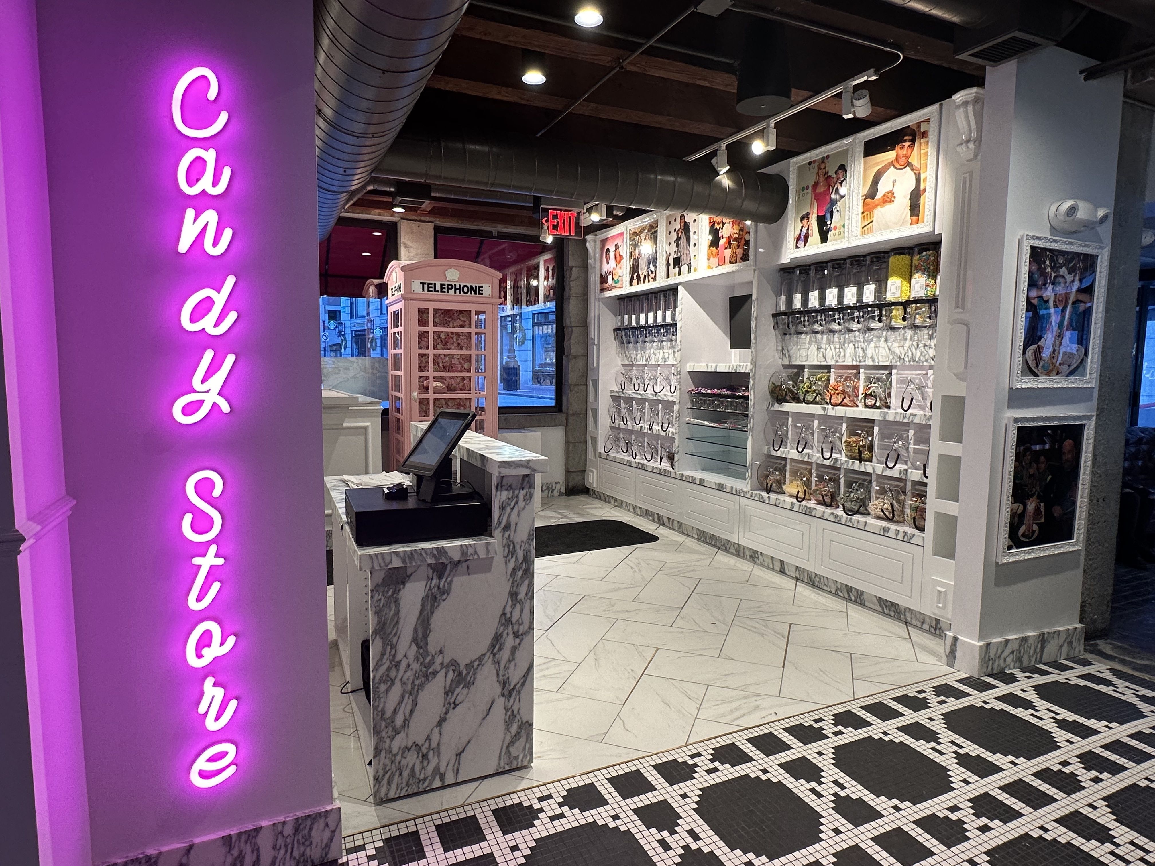 Inside the Sugar Factory restaurant in Boston's Quincy Market - Axios ...