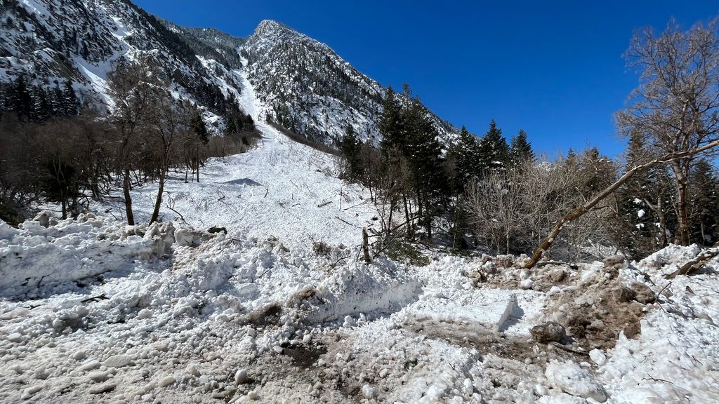 Little Cottonwood Canyon remains closed due to avalanche mitigation ...