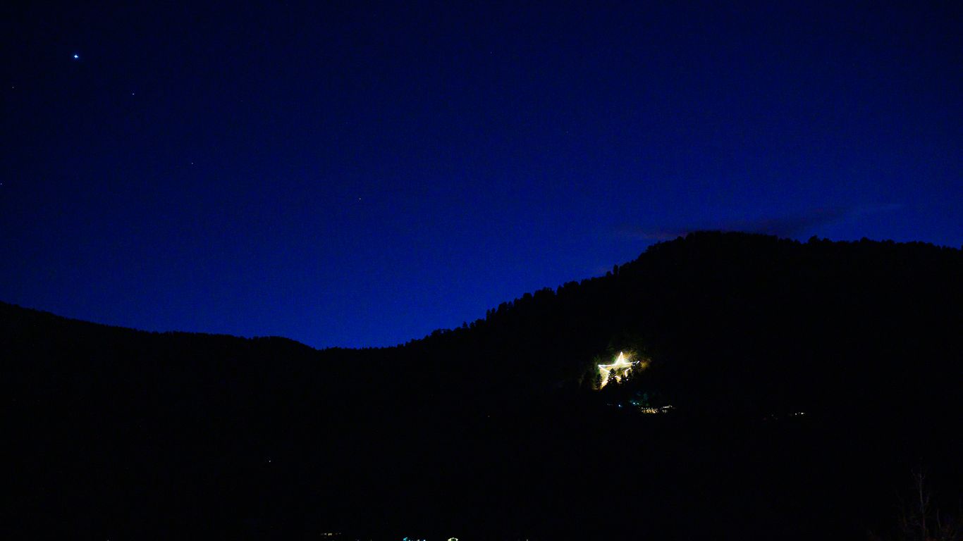 Boulder Star shines for unity after attack - Axios Boulder