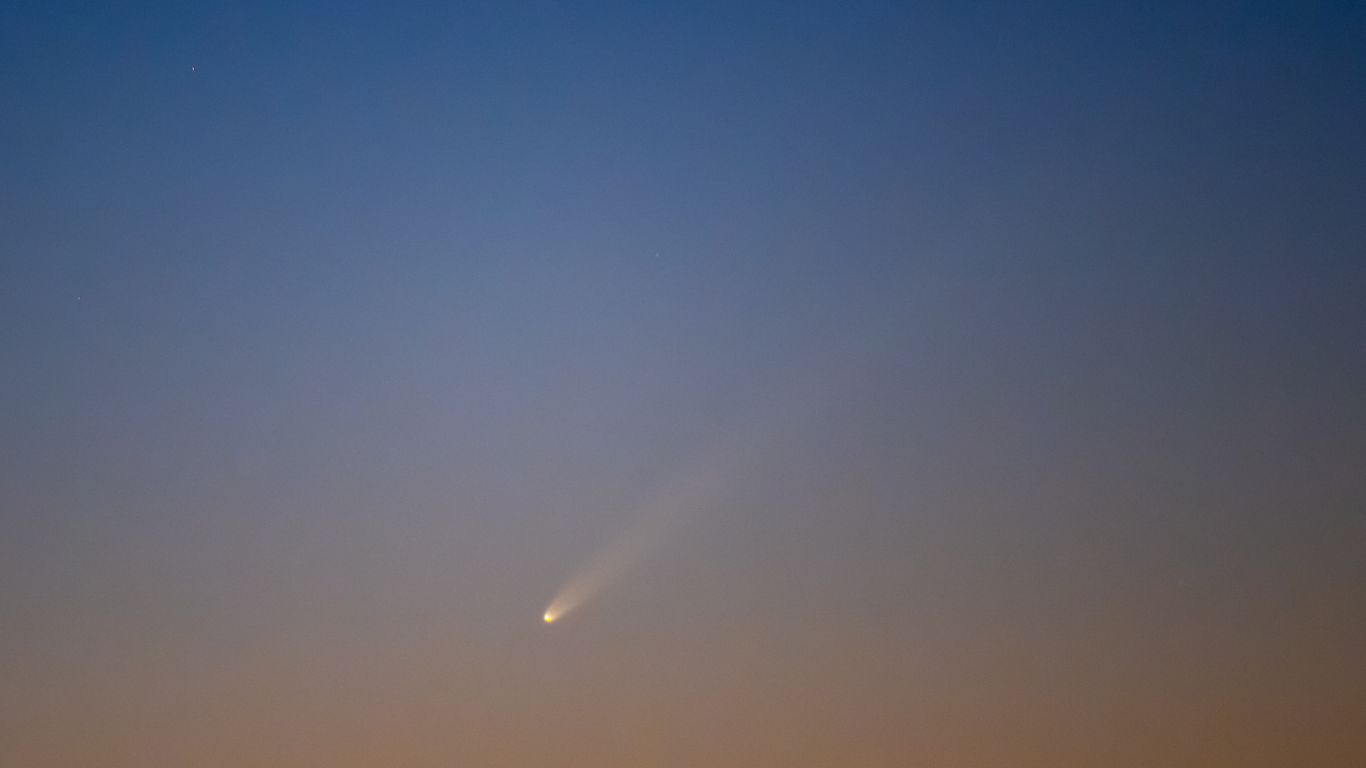 Don't miss this rare comet sighting - Axios Seattle
