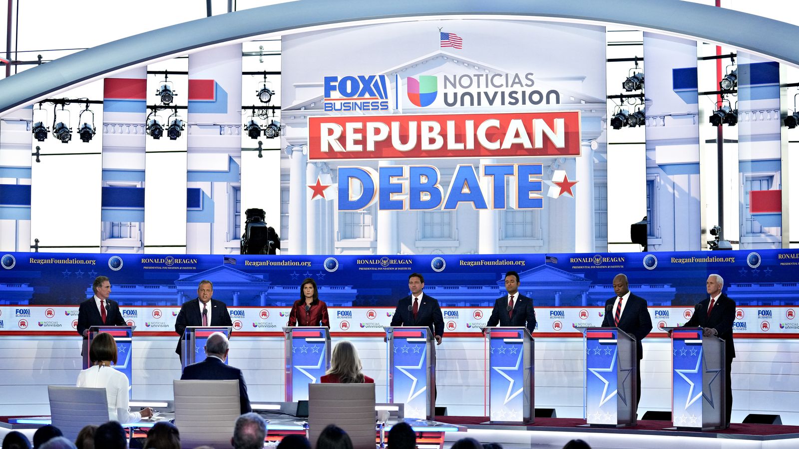 Ads become a sideshow in Republicans' debate