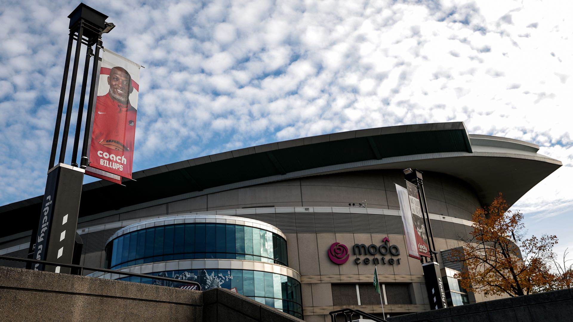 Oregon House approves $365M to renovate Portland's Moda Center - Axios ...