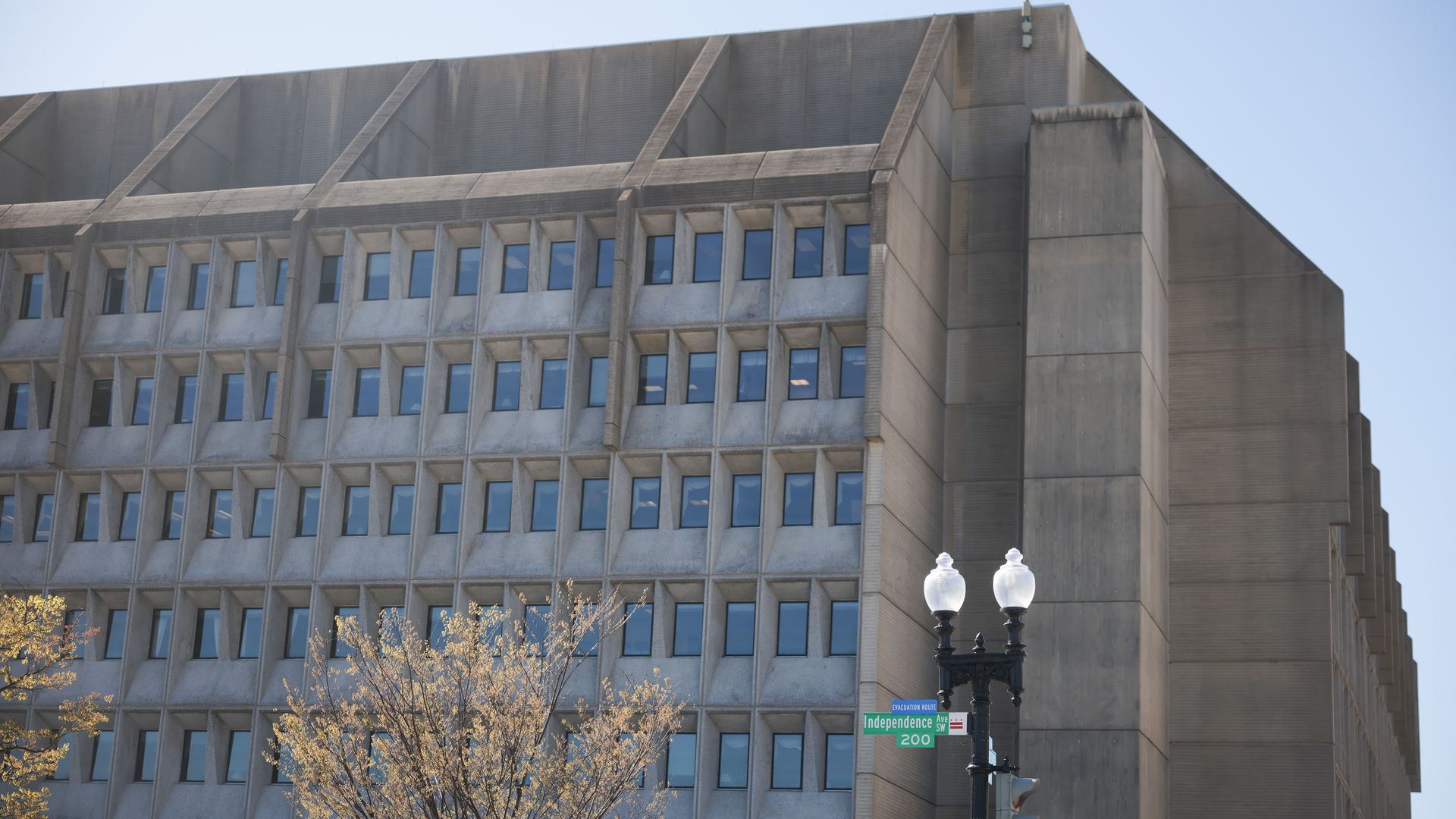 Medicare agency to recall thousands of staff next week