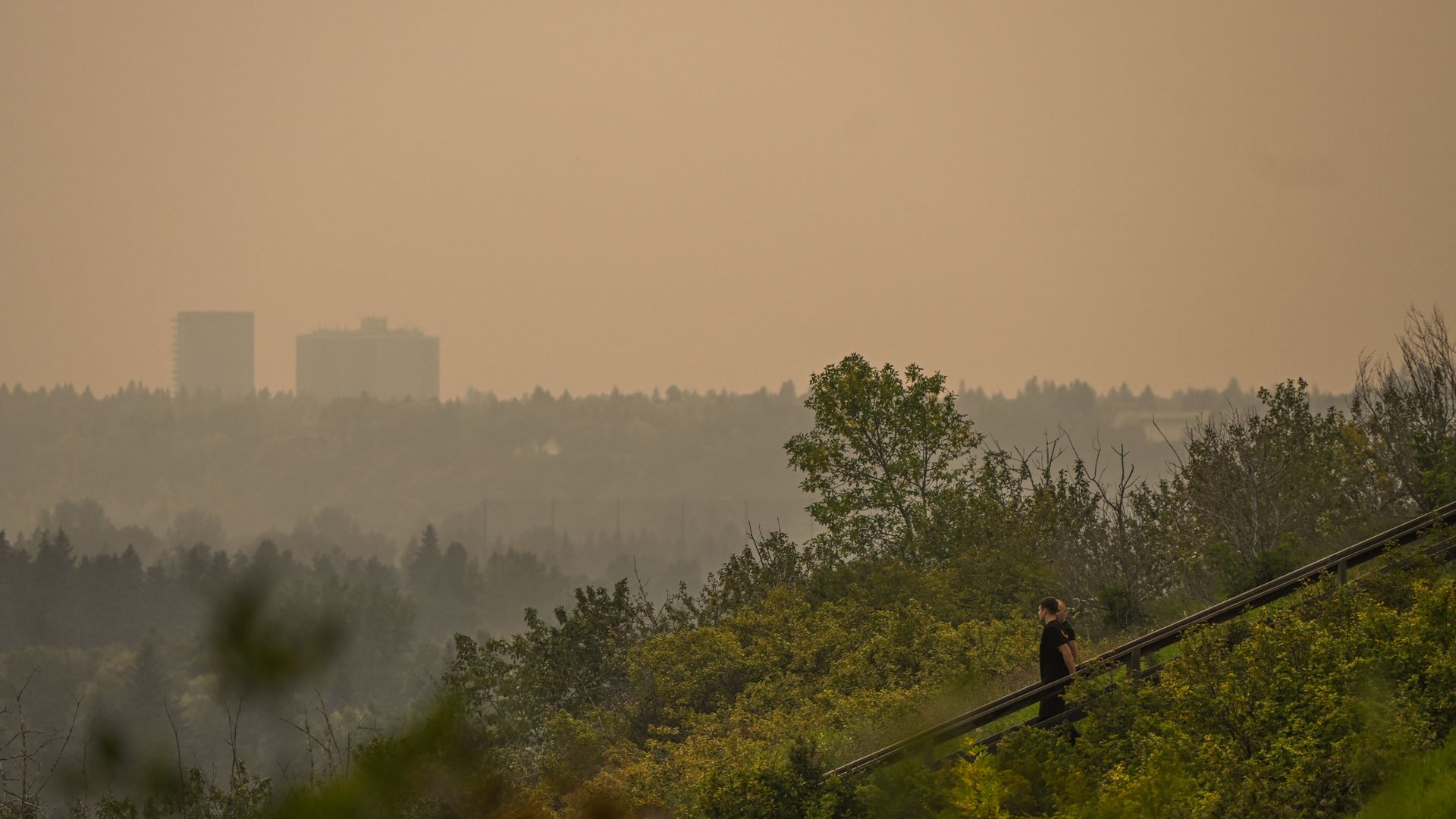 Canada wildfires smoke hits U.S. air quality as 1,008 fires burn