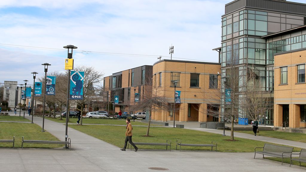 Portland Community College enrollment inches up - Axios Portland