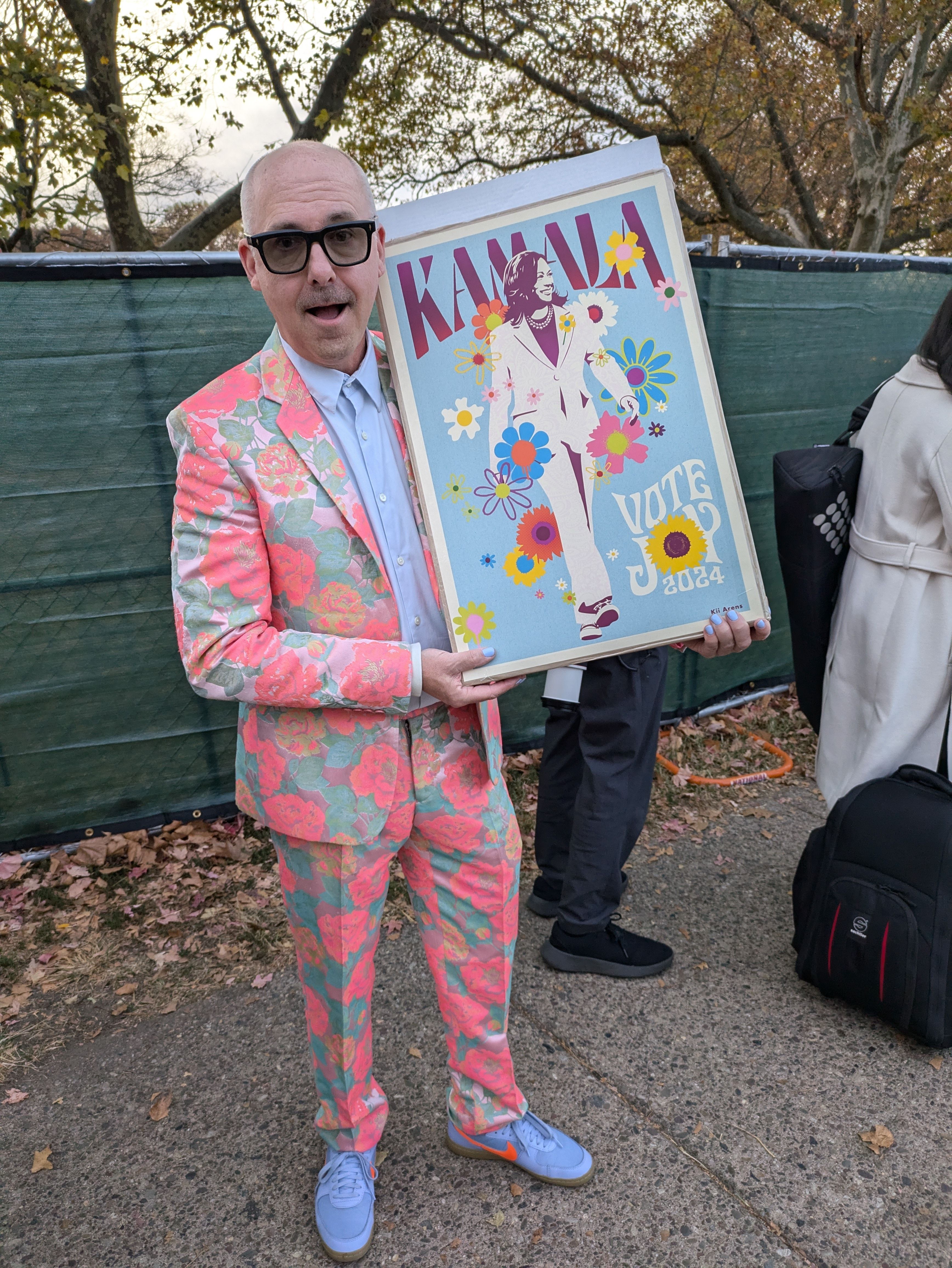 Kamala Harris Philadelphia rally draws big crowds, celebs on Election ...