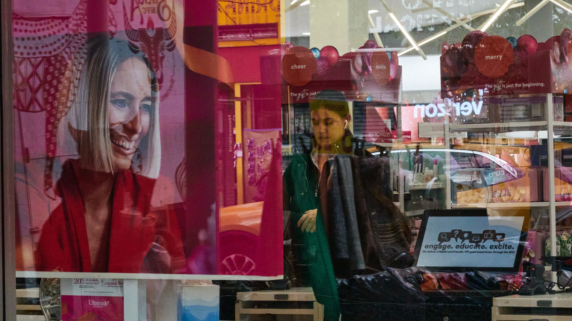 Fed's favored inflation gauge shows overall prices fell in November