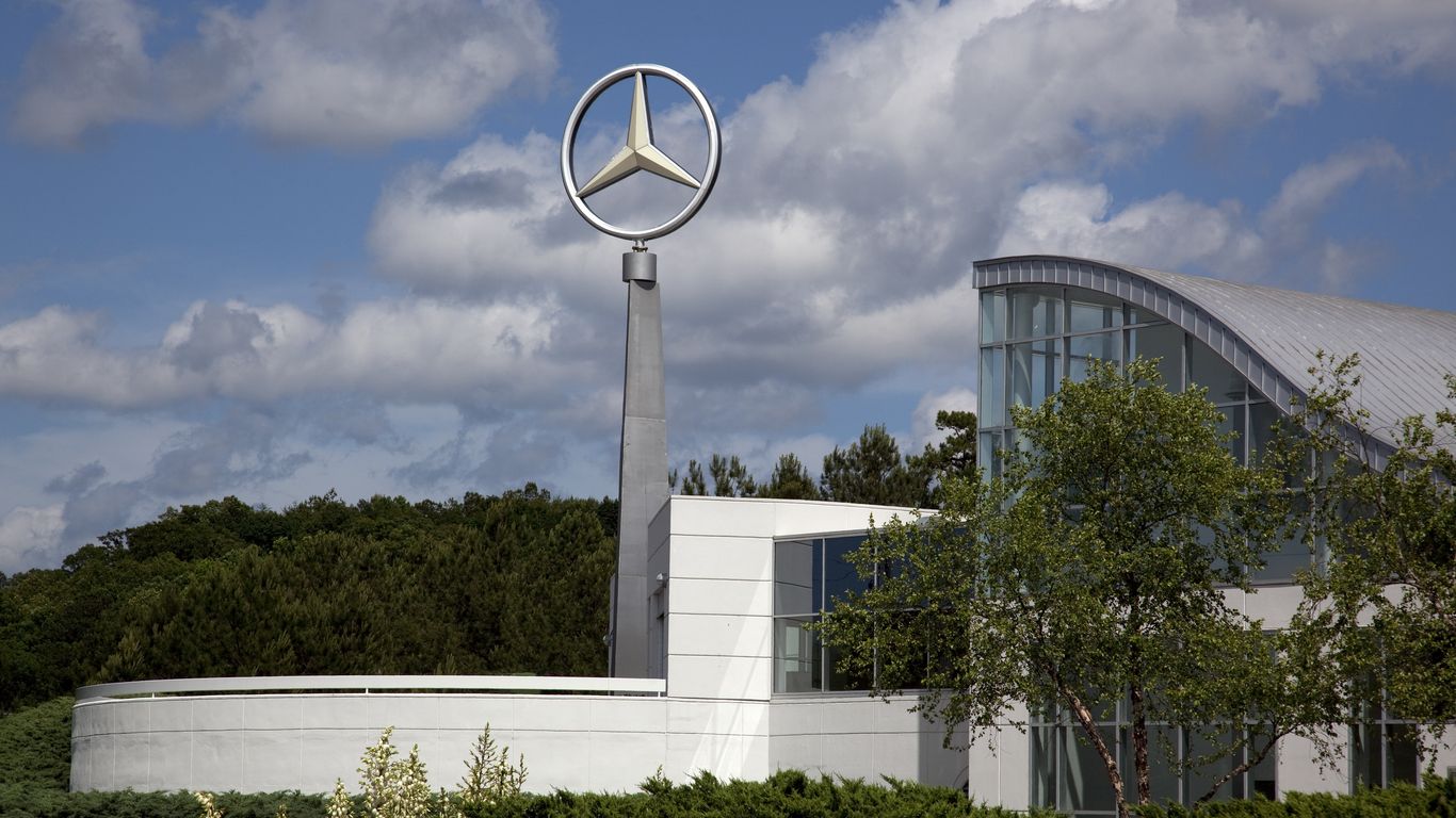 UAW targets Mercedes-Benz factory in Alabama for unionization