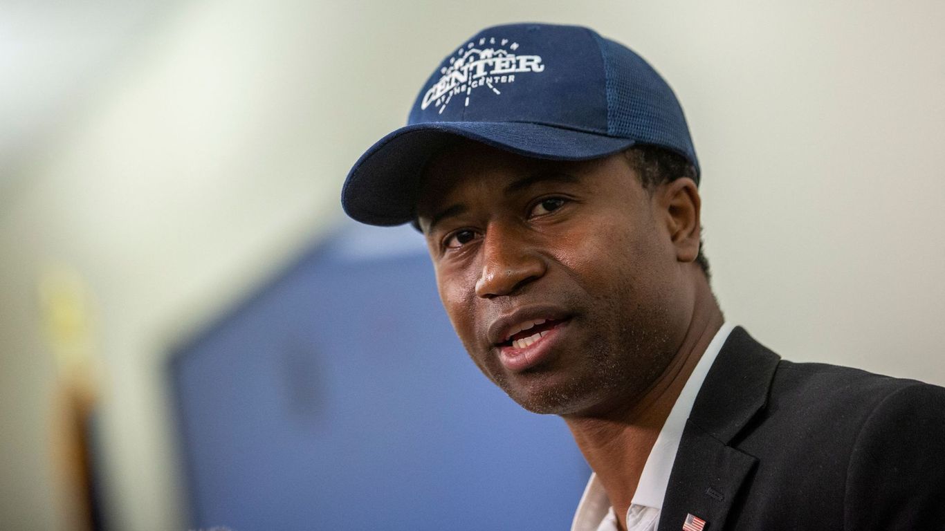 Brooklyn Center mayor in the spotlight after Daunte Wright shooting ...