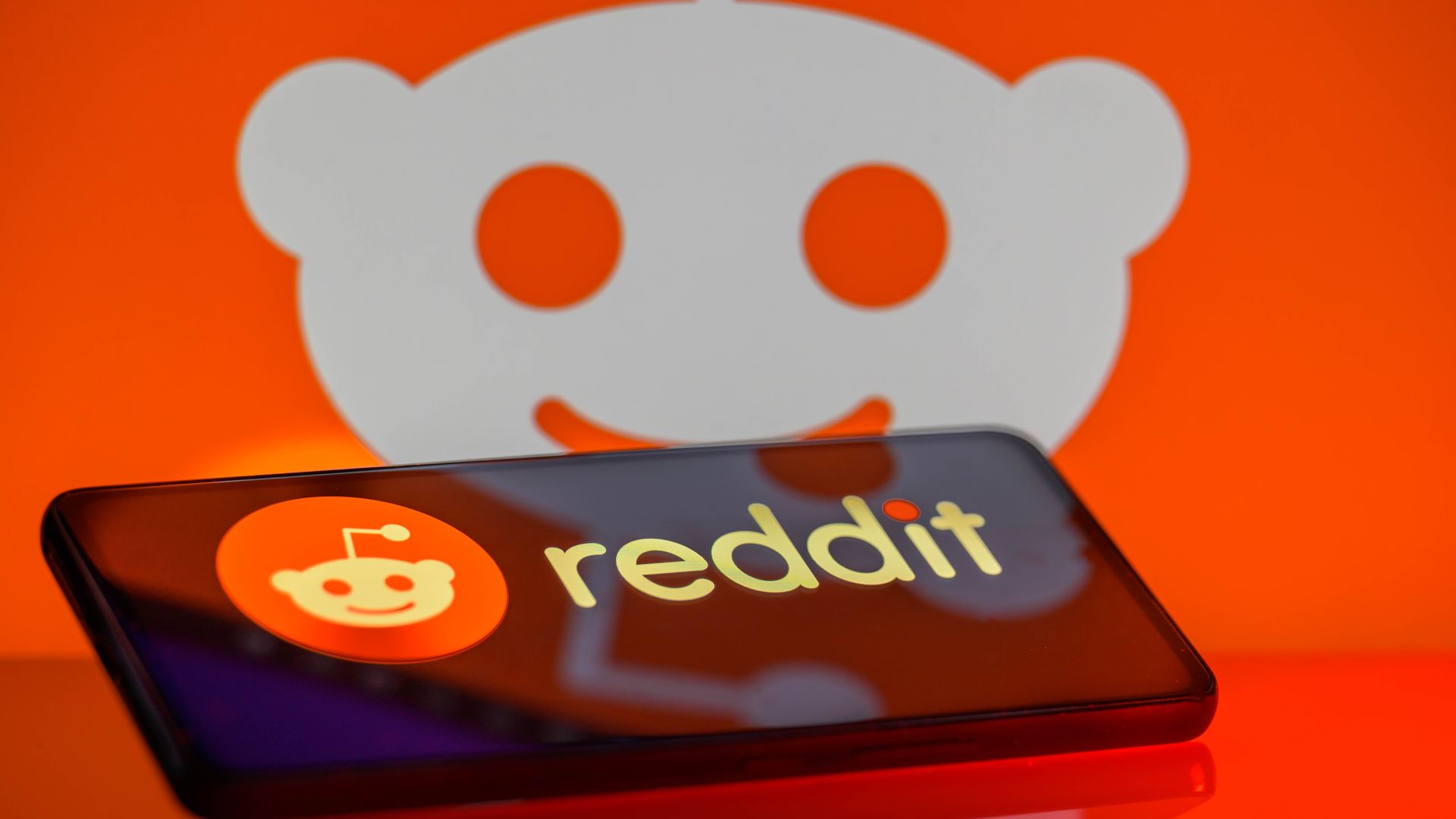 FTC inquires about Reddit's AI deals, ahead of IPO