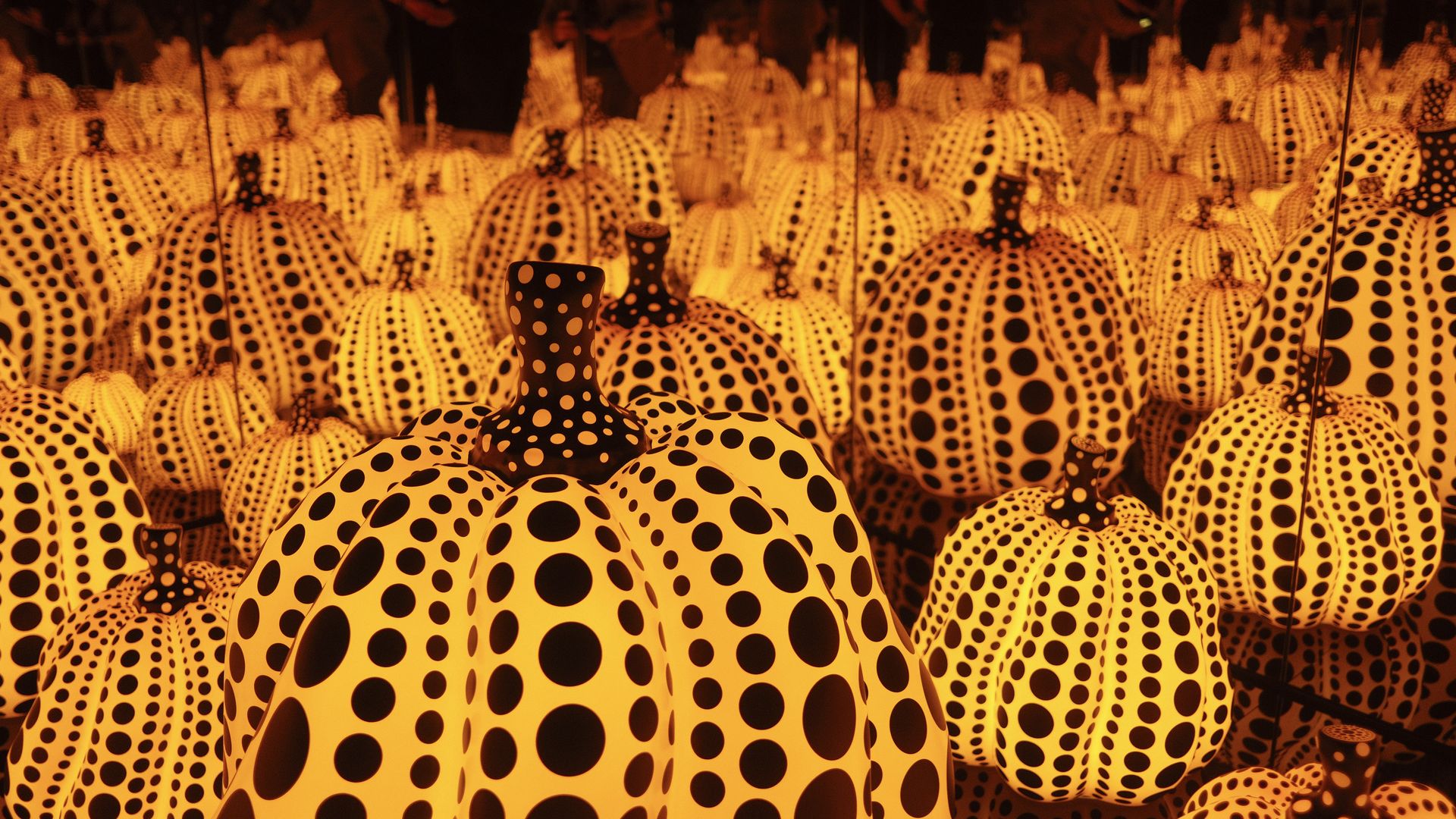 Yayoi Kusama's mirrored room of pumpkins return to Dallas Museum of Art ...