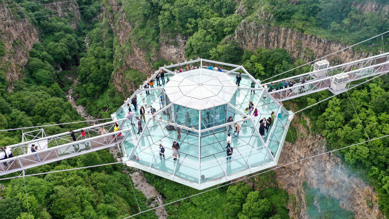 Extreme restaurants, coming to a city near you