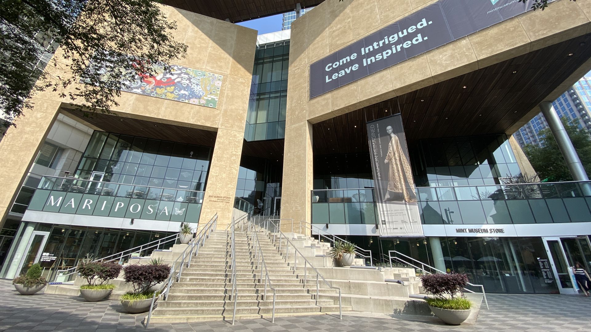 See Annie Leibovitz's work at the Mint Museum this spring - Axios Charlotte