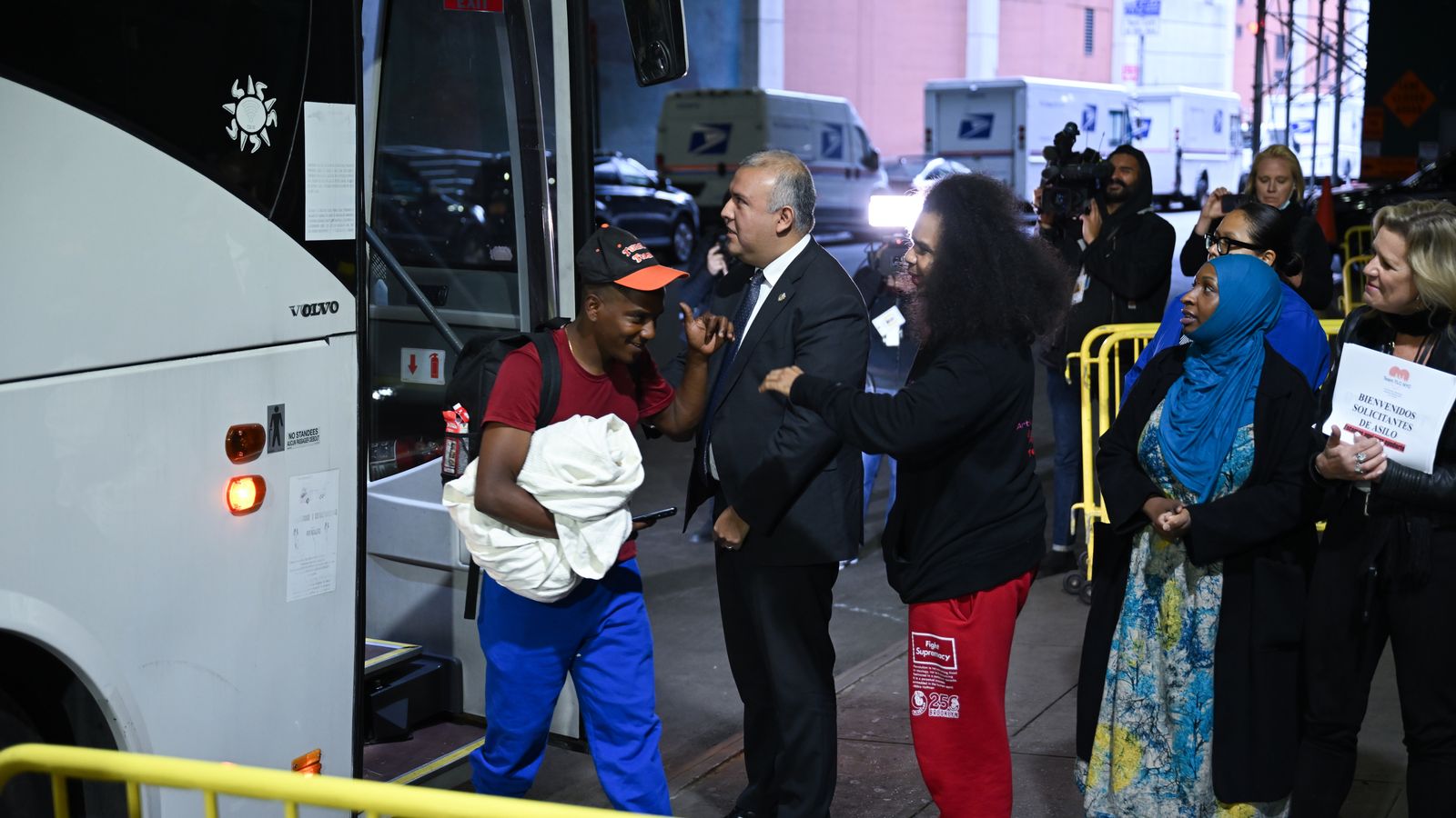 New York City-bound migrant buses arriving at New Jersey train stations ...