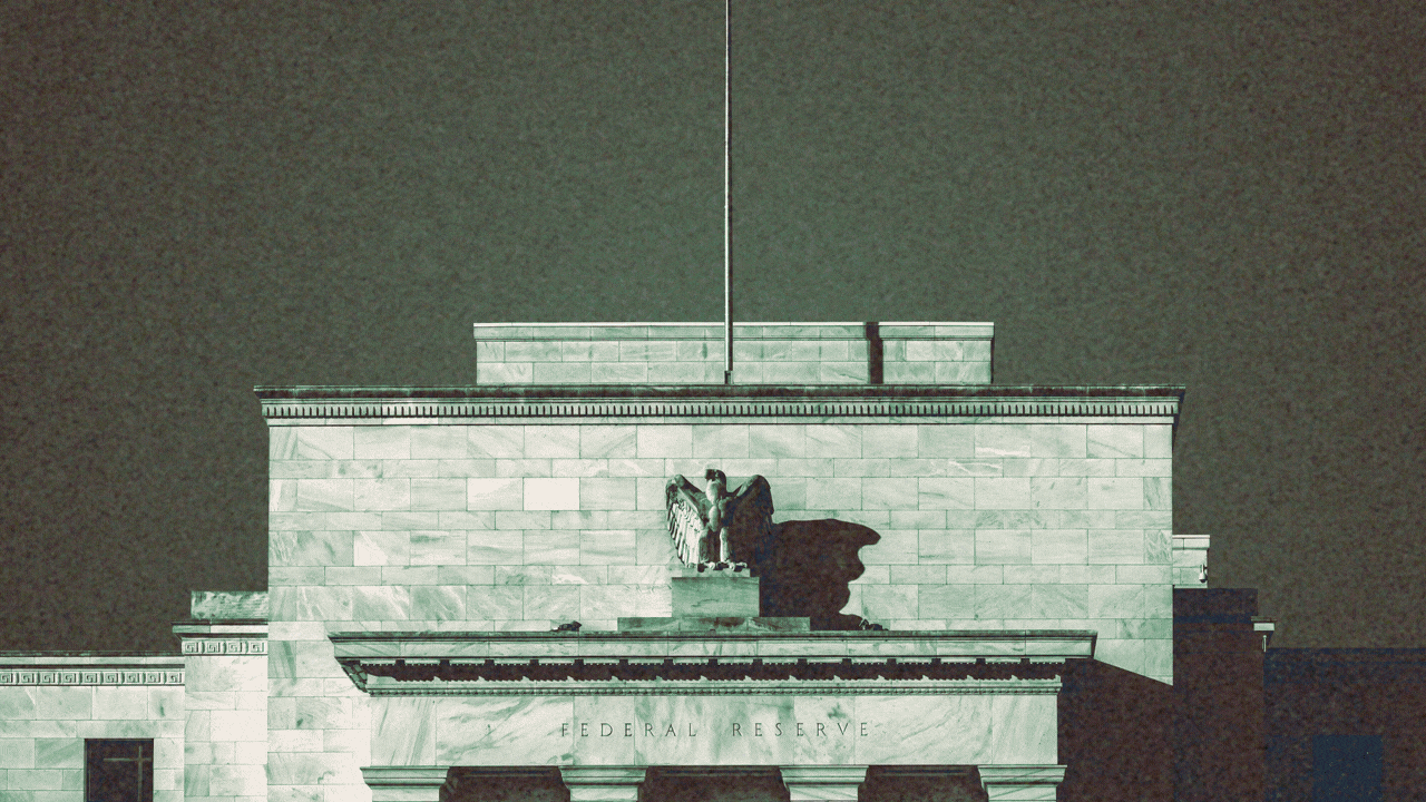 Stagflation shift of U.S. economy creates tricky tightrope for Fed