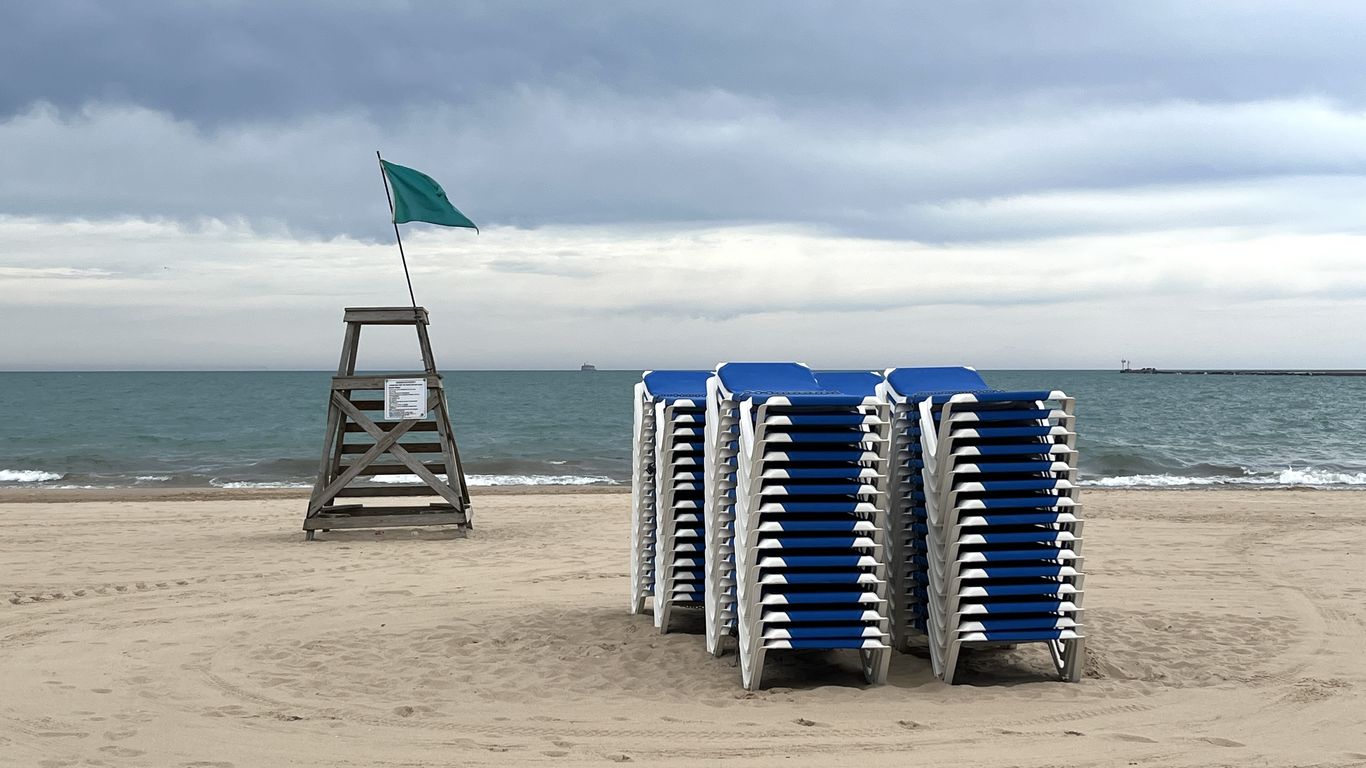 Chicago beaches are open. Here's how to stay safe in the water. - Axios ...