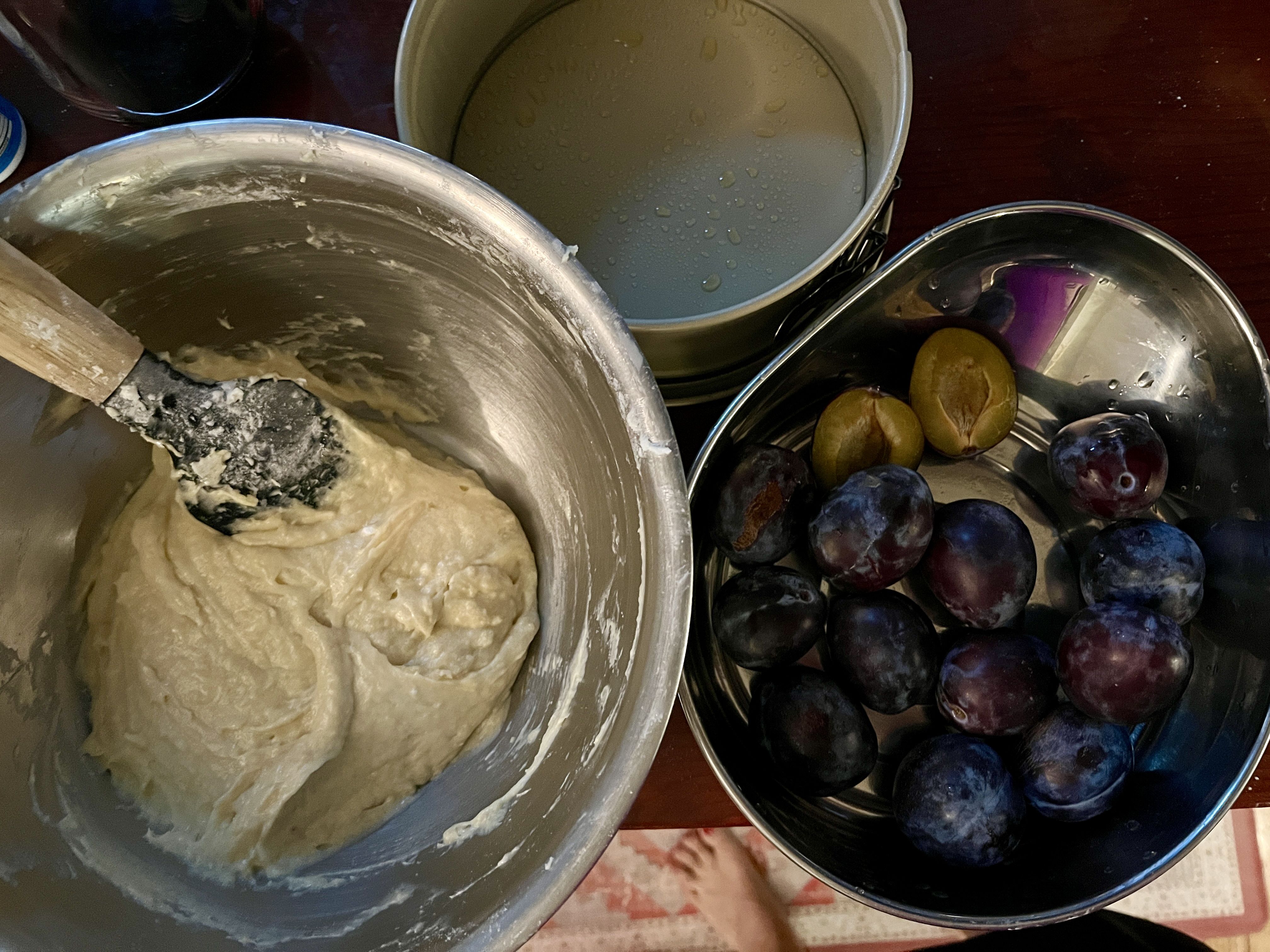 Testing out the viral plum torte recipe - Axios Chicago