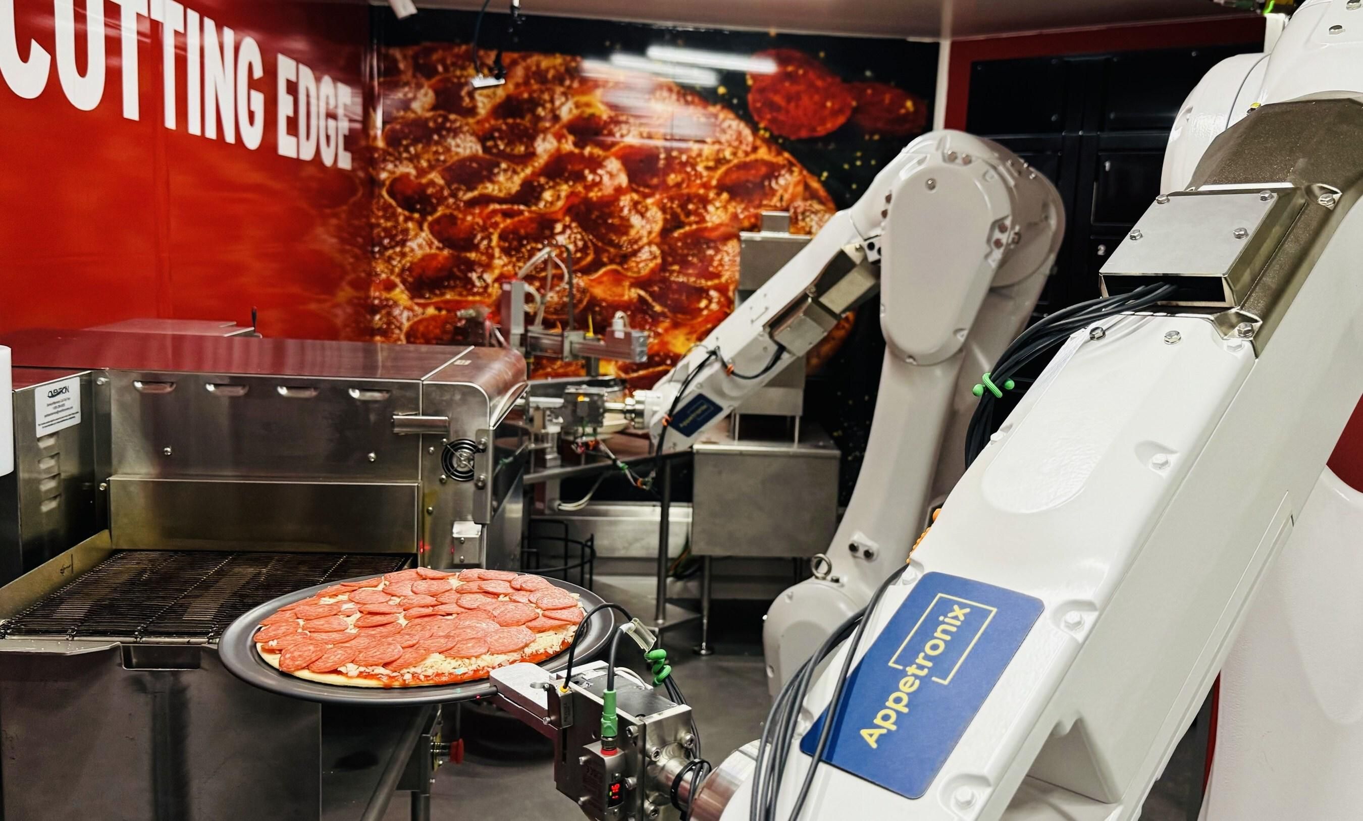 We tried the Donatos robot pizza at the Columbus airport - Axios Columbus