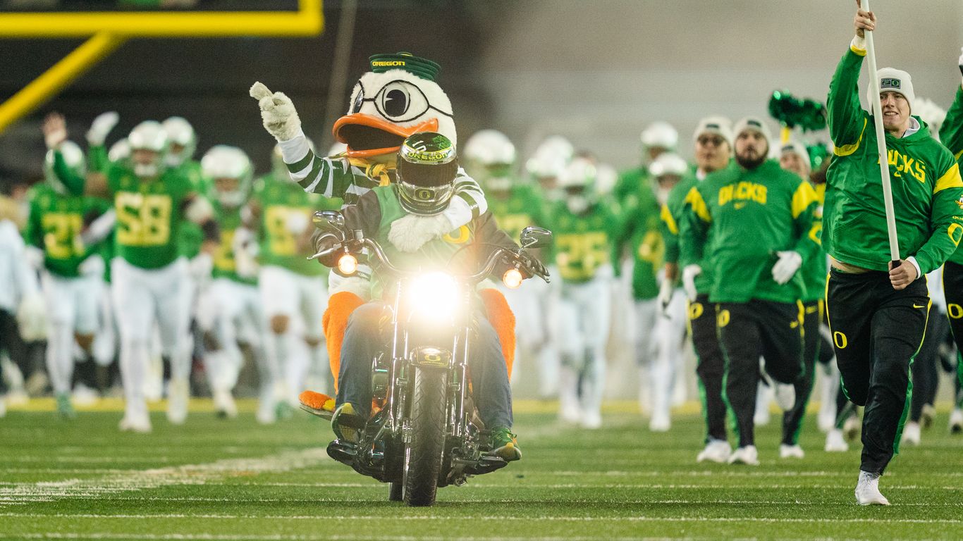 How Oregon's football traditions stack up against the rest of the ...
