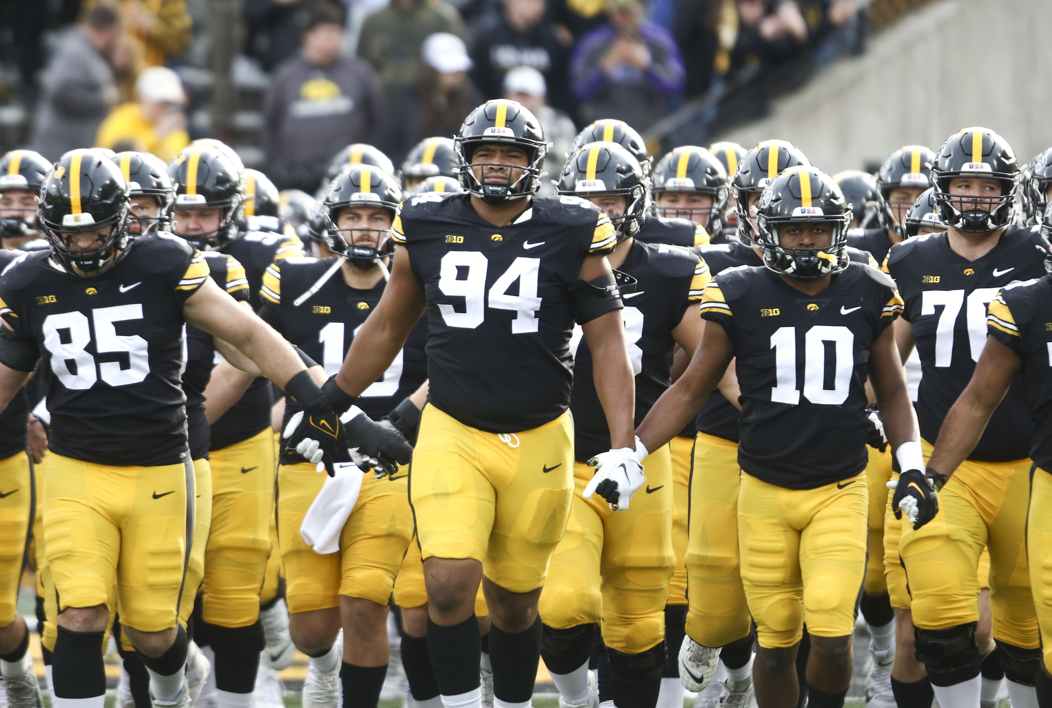 Where to watch college football in Charlotte - Axios Charlotte