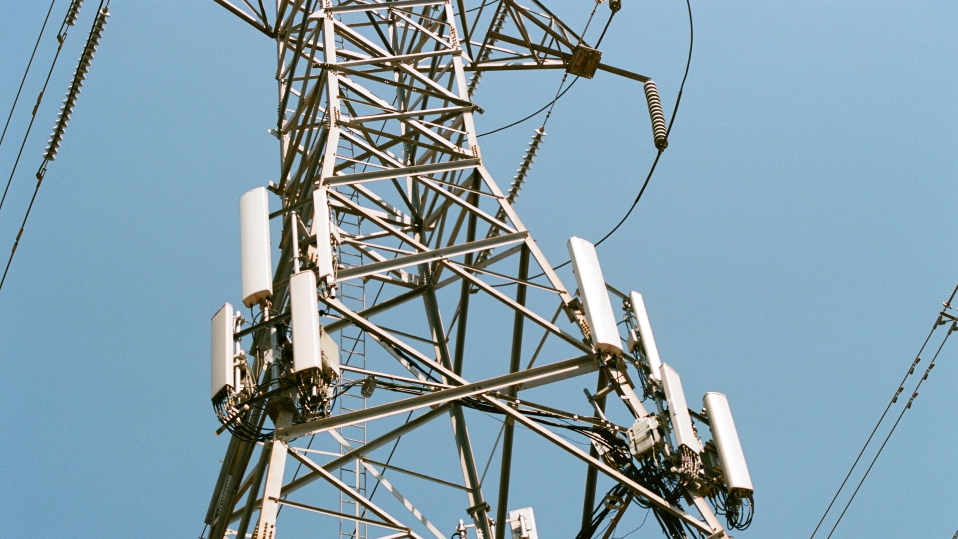 AT&T to buy wireless spectrum from EchoStar for $23 billion cash