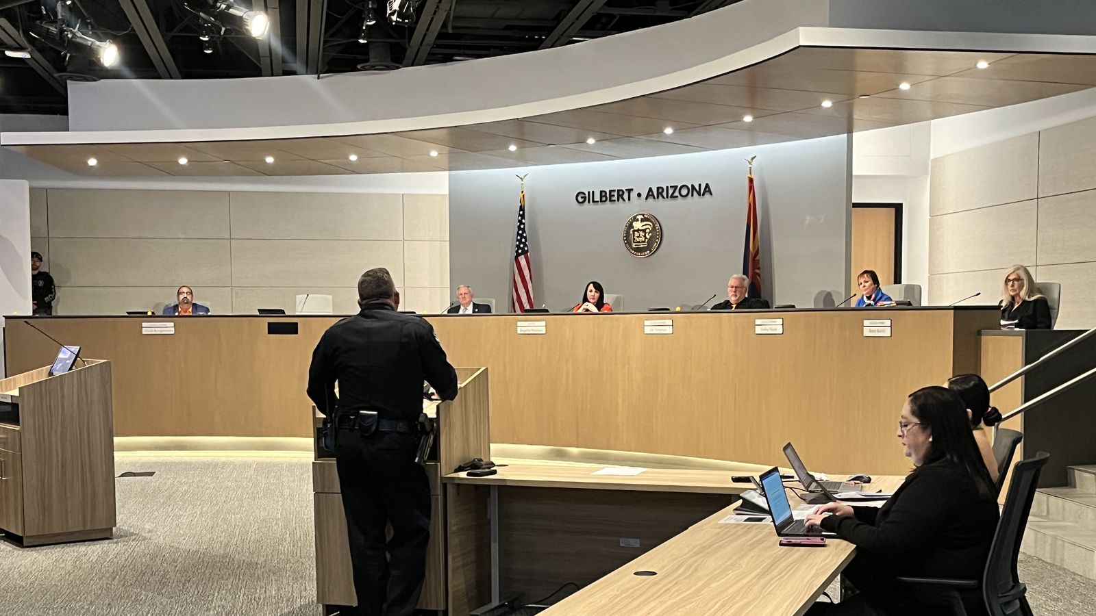 Gilbert Mayor Brigette Peterson drops reelection bid amid teen violence ...