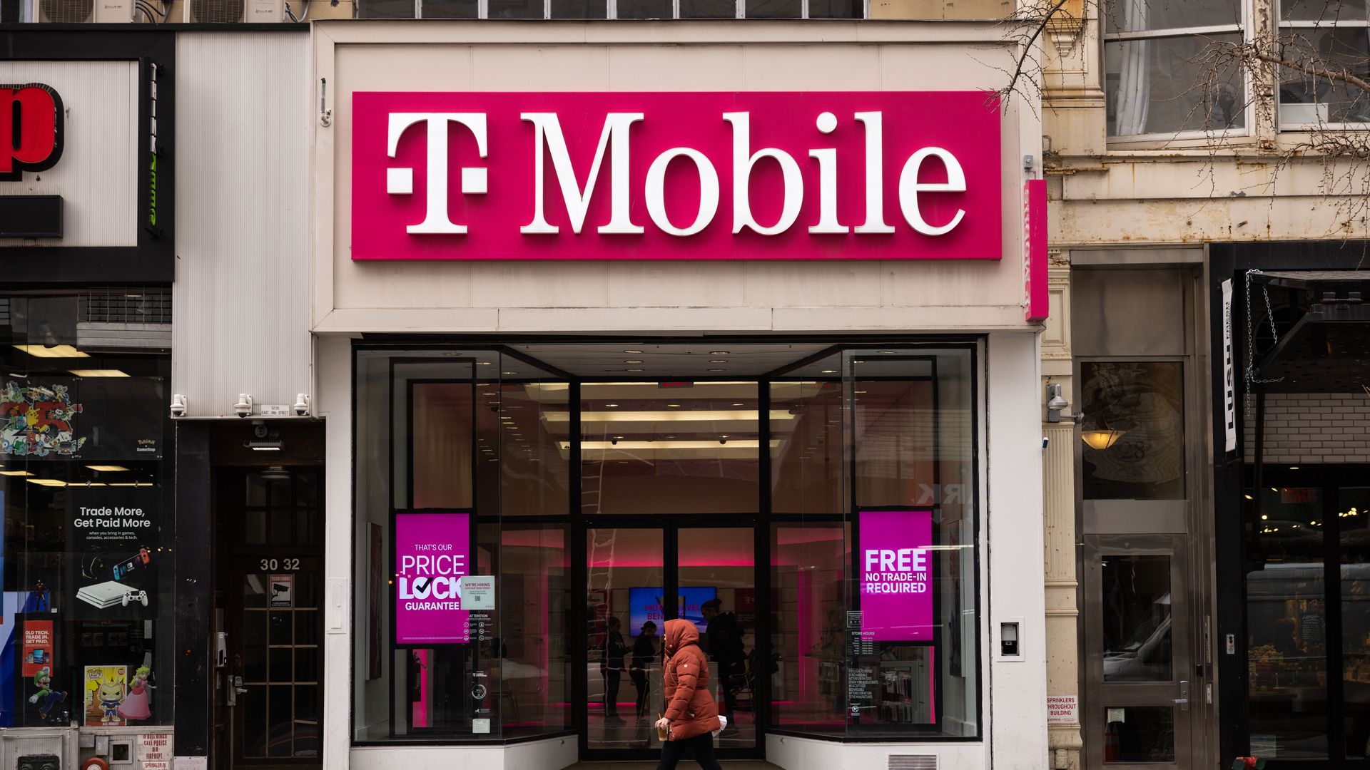 T-Mobile agrees to acquire most of U.S. Cellular for $4.4 billion