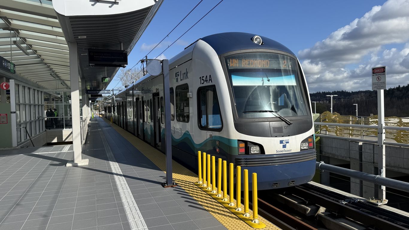 Seattle to Bellevue light rail over Lake Washington opens Saturday ...