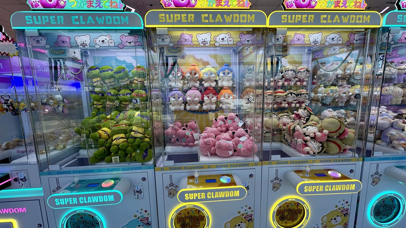Claw machine arcade opens in New Orleans metro - Axios New Orleans