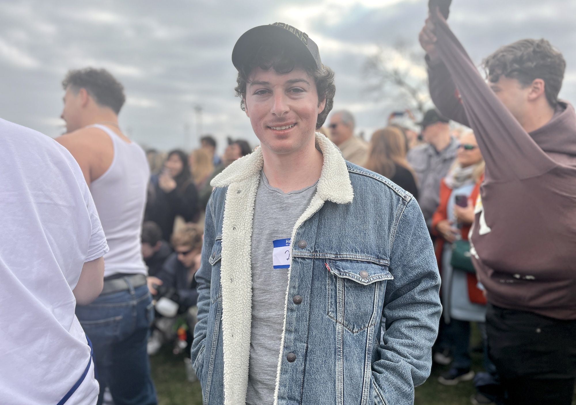 Jeremy Allen White lookalike contest winner crowned - Axios Chicago