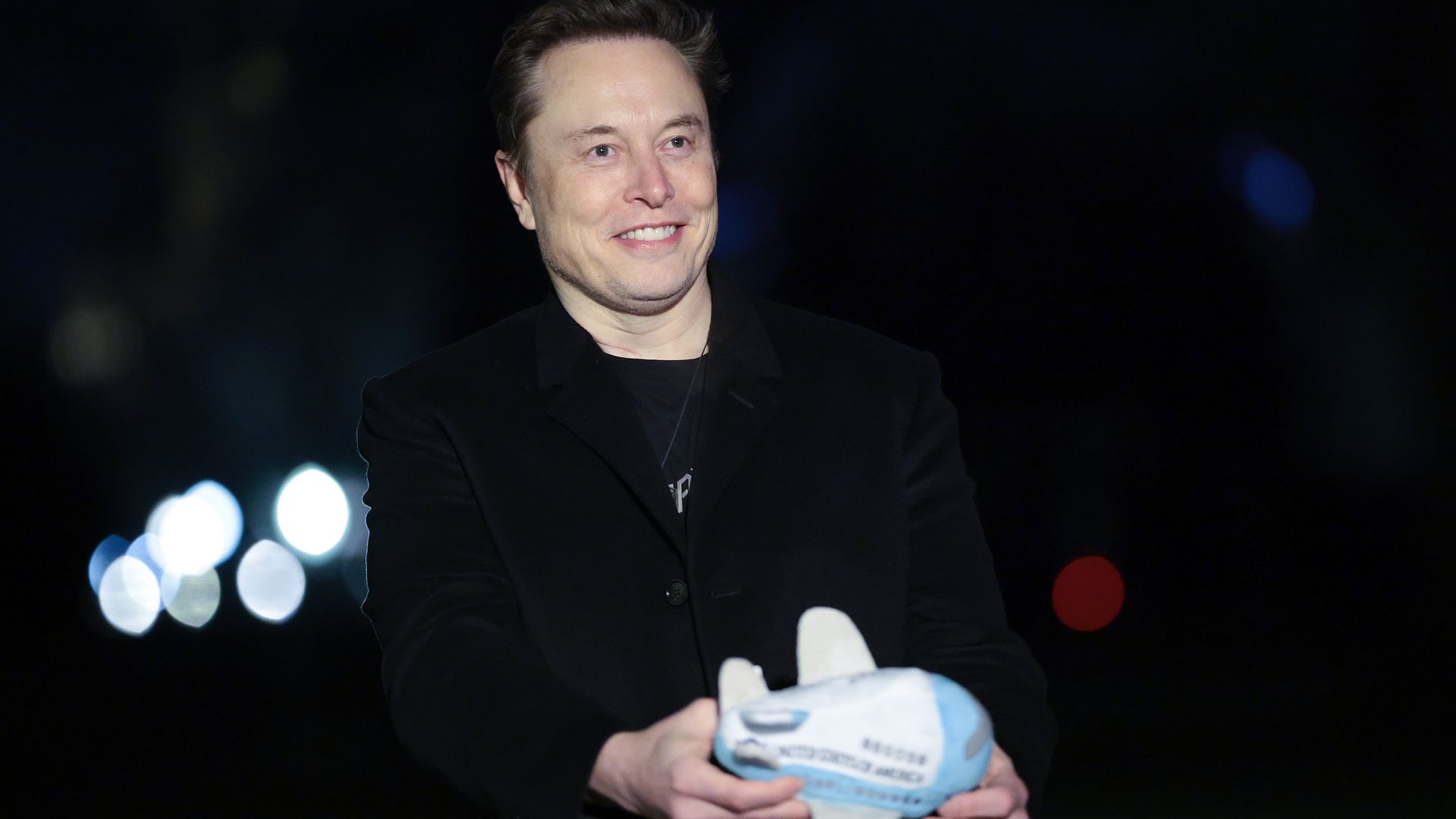 Musk: Retired air traffic controllers should return to work