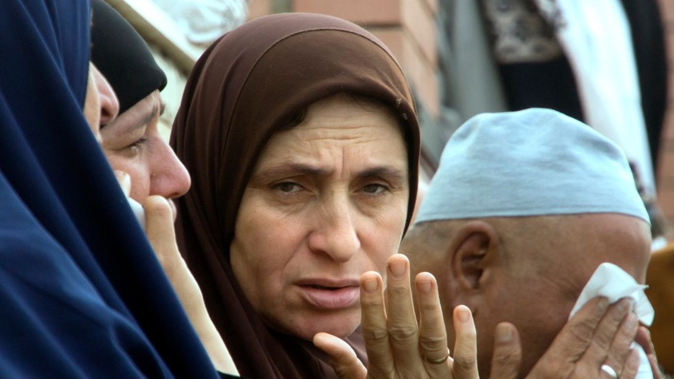 Egypt mosque attack: 305 killed by 25-30 attackers, prosecutor says