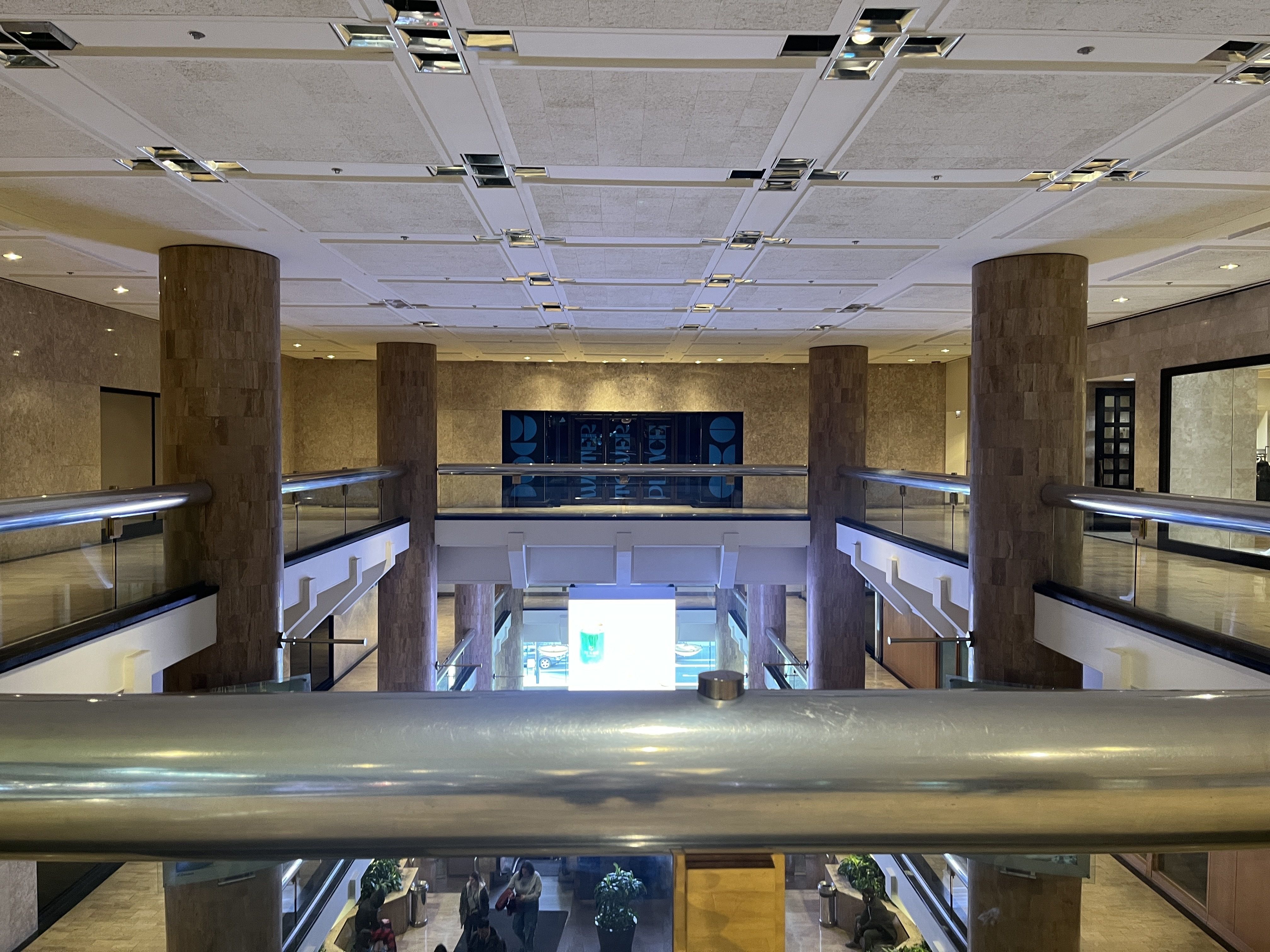 Downtown Chicago malls in danger of dying off - Axios Chicago