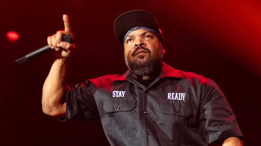 Megan Stringer - Axios