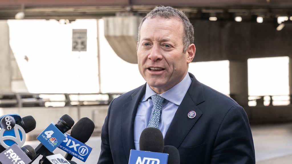 Scoop: House members revive bipartisan police funding bill