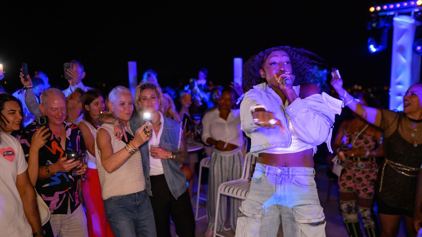 1 fun thing: Flau'jae's Lil Wayne collab 1 fun thing: Flau'jae's Lil Wayne collab