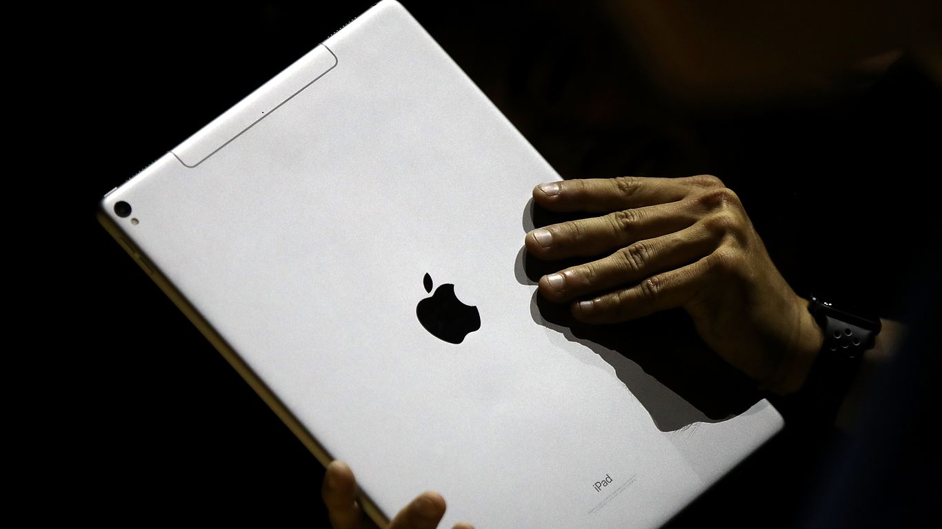 Apple looks to reclaim ground in education market