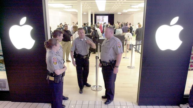 First Apple store opened in Tysons Corner 23 years ago - Axios ...
