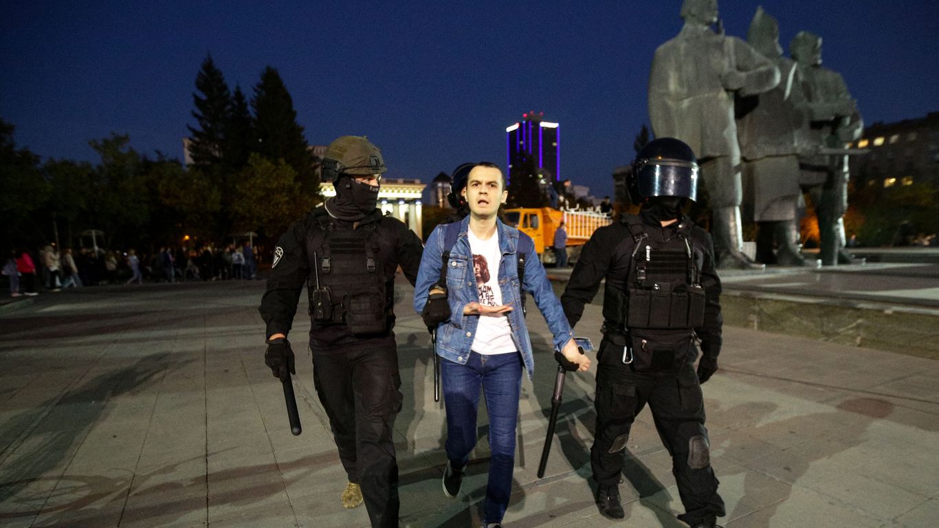 Russia's mobilization drive devolves into chaos