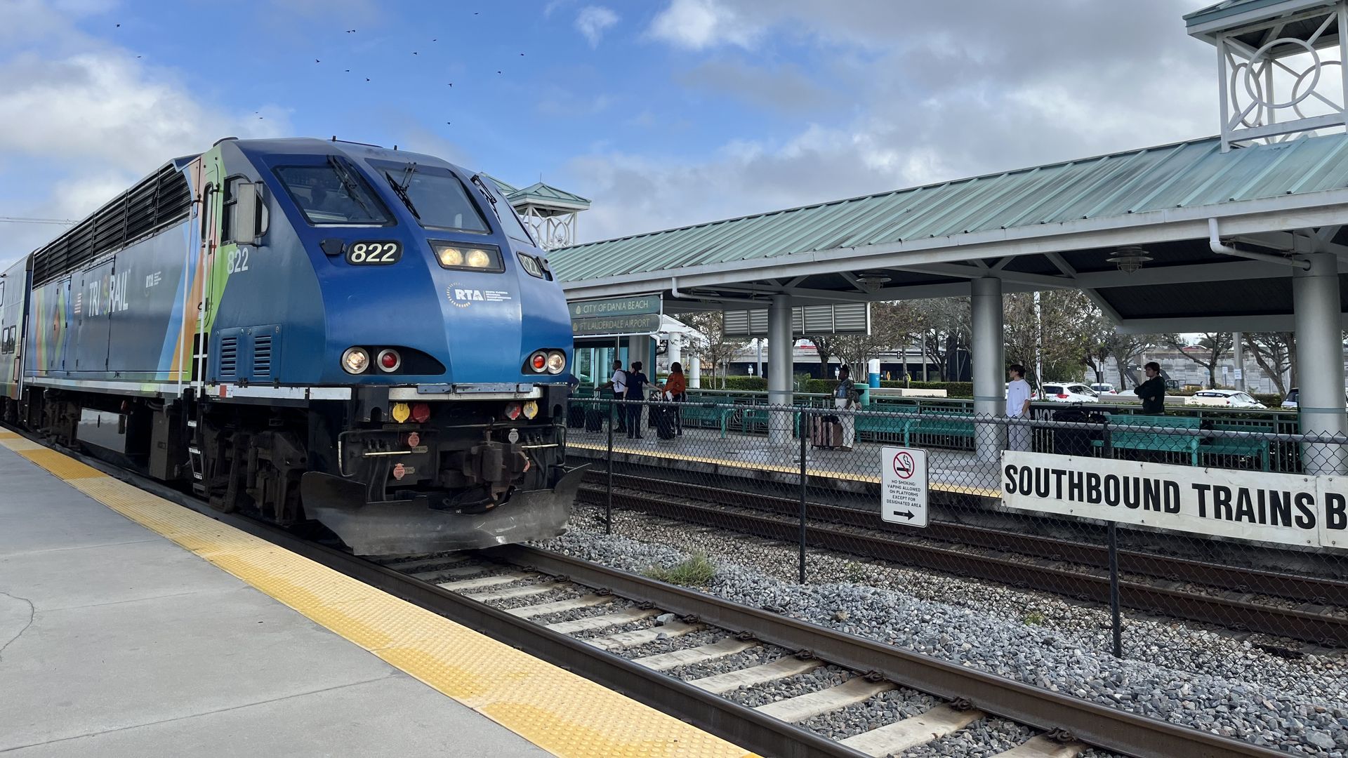 What it's like to ride the Tri-Rail from Fort Lauderdale to Miami - Axios Miami