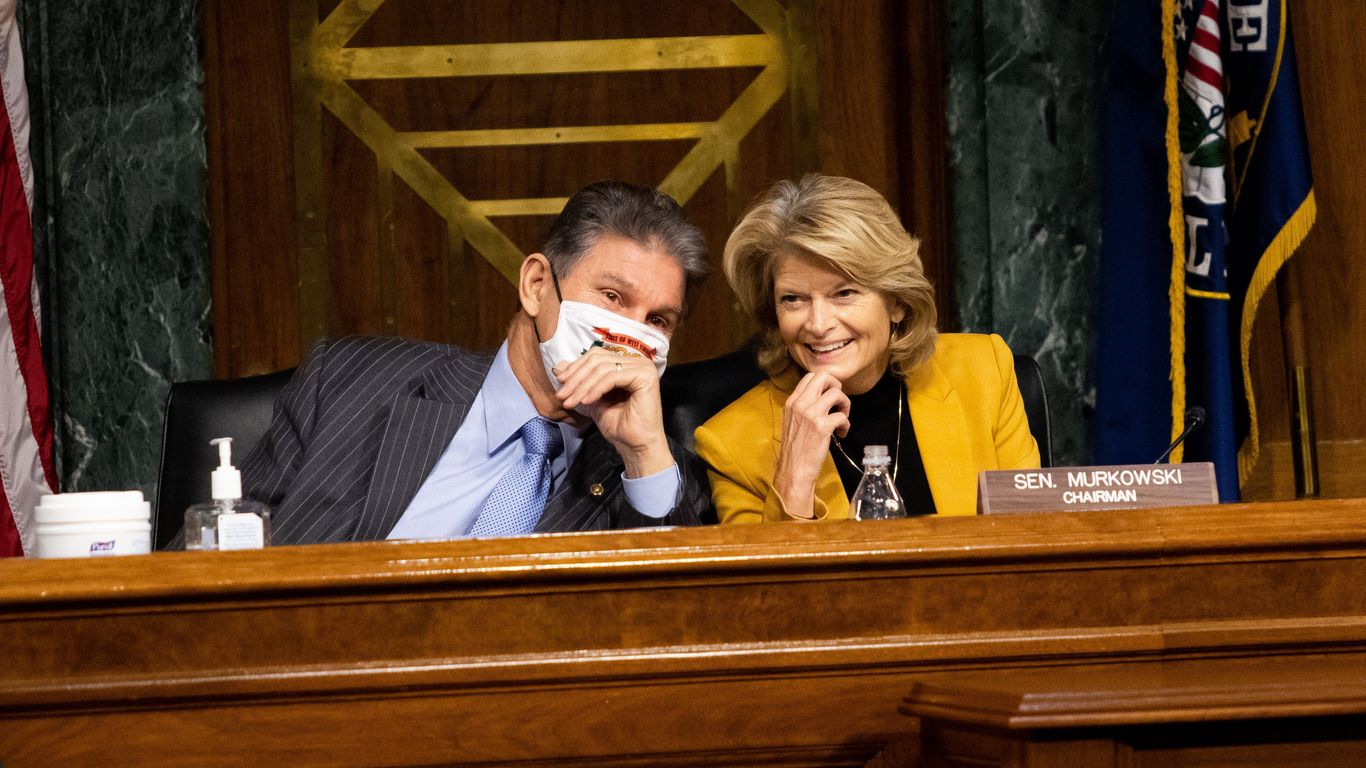 Manchin backs Republican Lisa Murkowski for Senate re-election