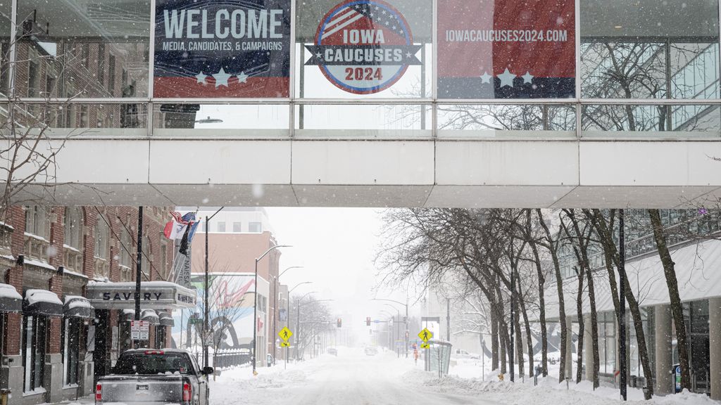 Iowa caucuses photos: Trump, Republican rivals urge voters to brave ...