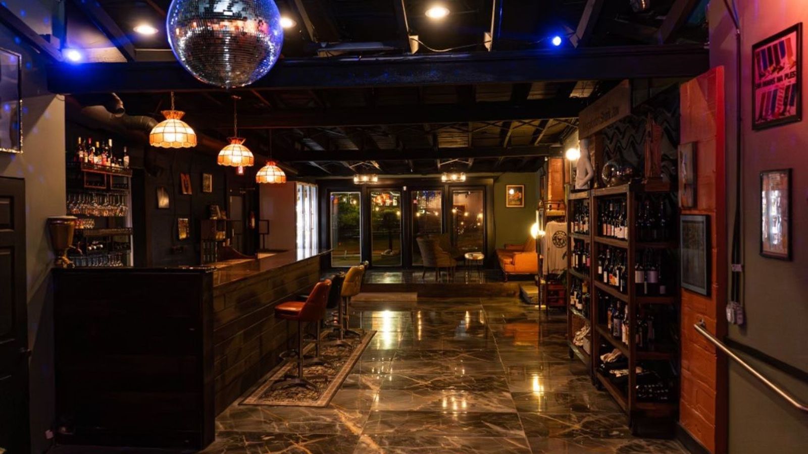 New wine and vermouth bar Substrate opening in Optimist Park with an ...