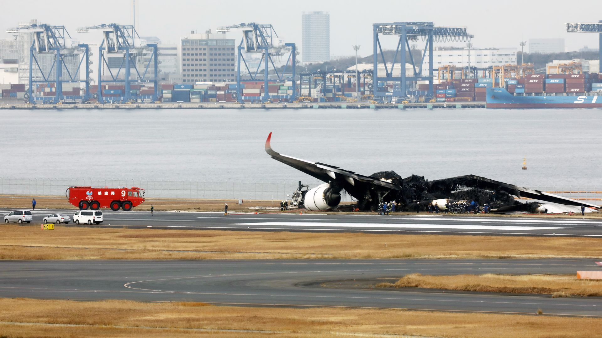 Probe into fatal Tokyo runway crash focuses on air traffic communications