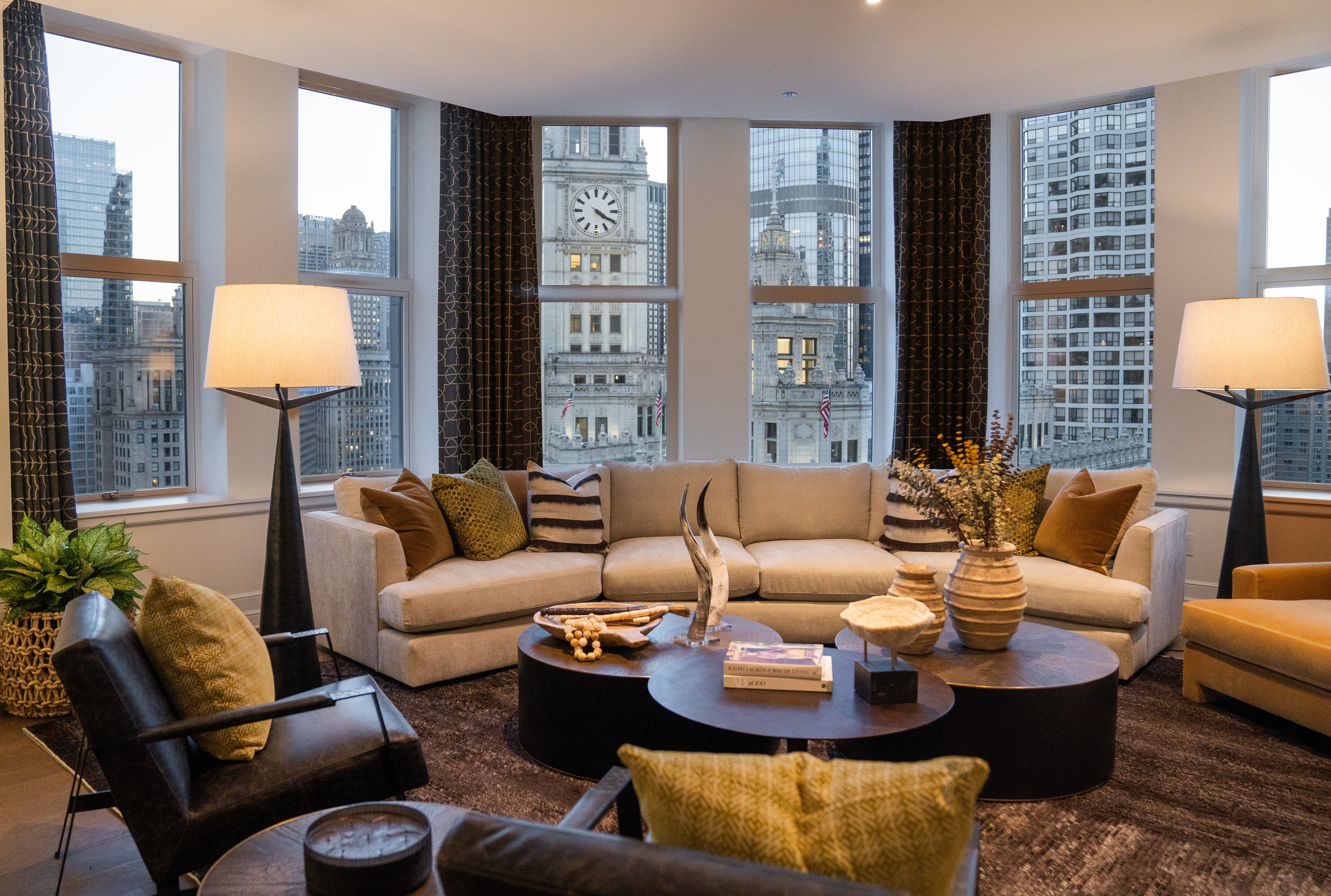 Chicago's Tribune Tower uses building's history to sell luxury condos ...