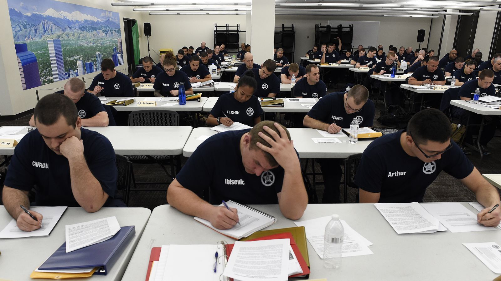 Denver sheriffs could see $7,000 bonus - Axios Denver