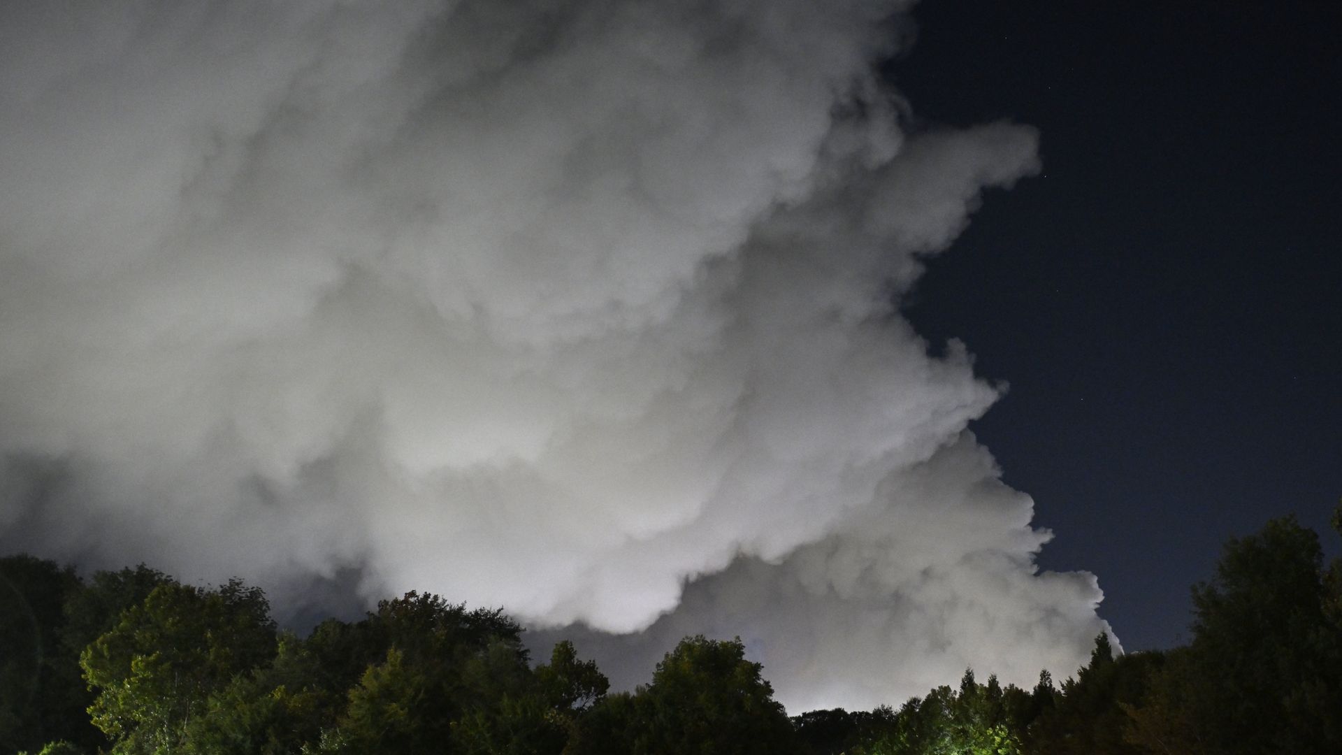 Georgia county issues new shelter-in-place order over chemical fire plume